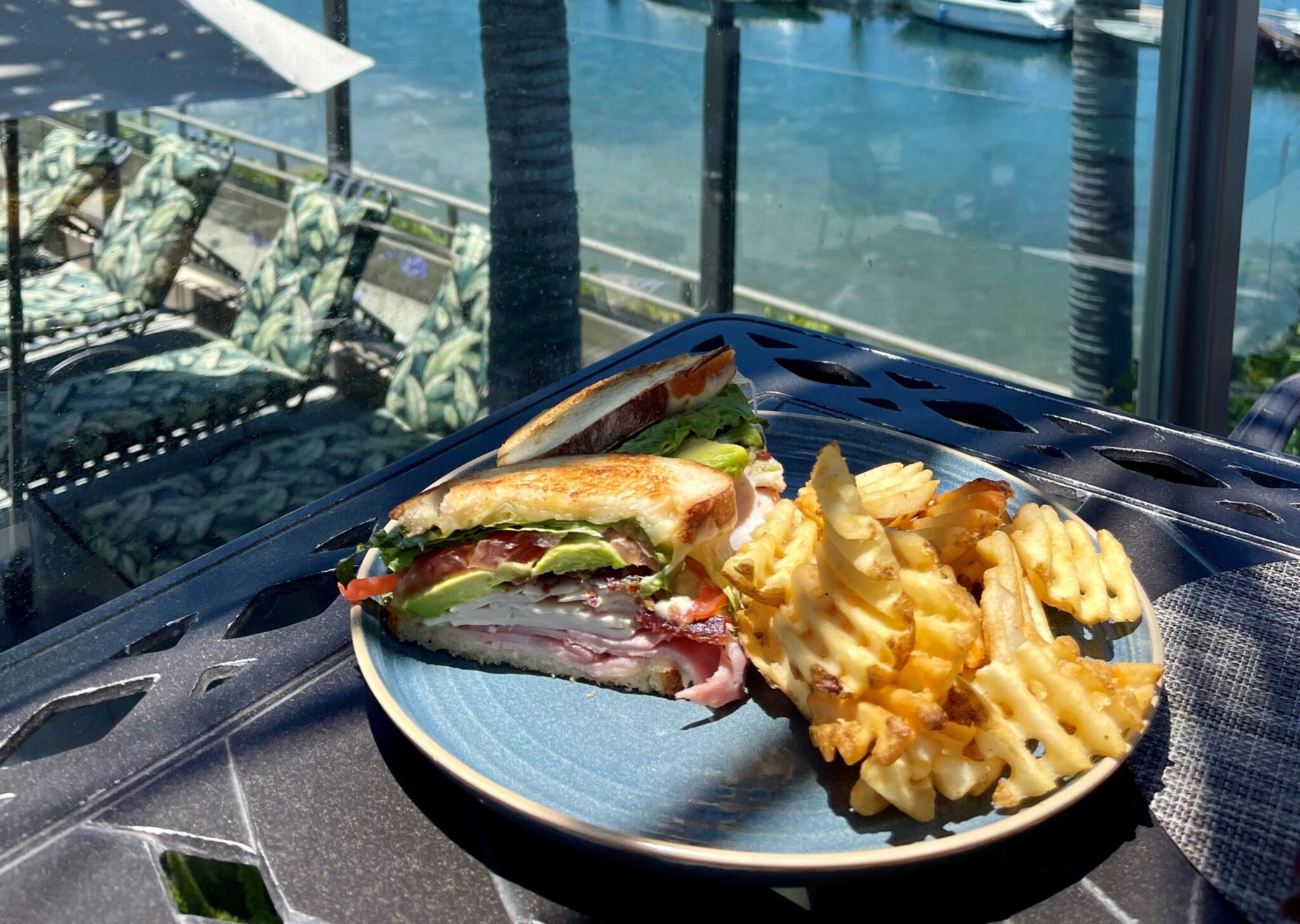 Blue Wave Bar & Grill | Restaurants In San Diego | Island Palms Hotel ...